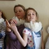 How to make a quick and fun Elizabethan Neck Ruff - Dazzle Workshops